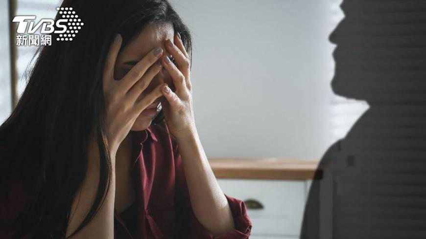 成年禮？陸男帶18歲女友「溜冰」慶生 竟收壺裝大禮遭逮捕 | TVBS | LINE TODAY