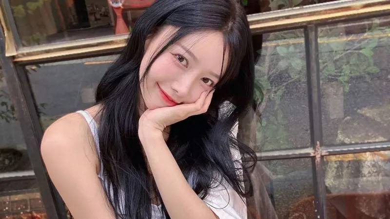 太兇猛扣子繃開！李雅英清涼照掀4萬人朝聖 | NOWnews 今日新聞 | LINE TODAY