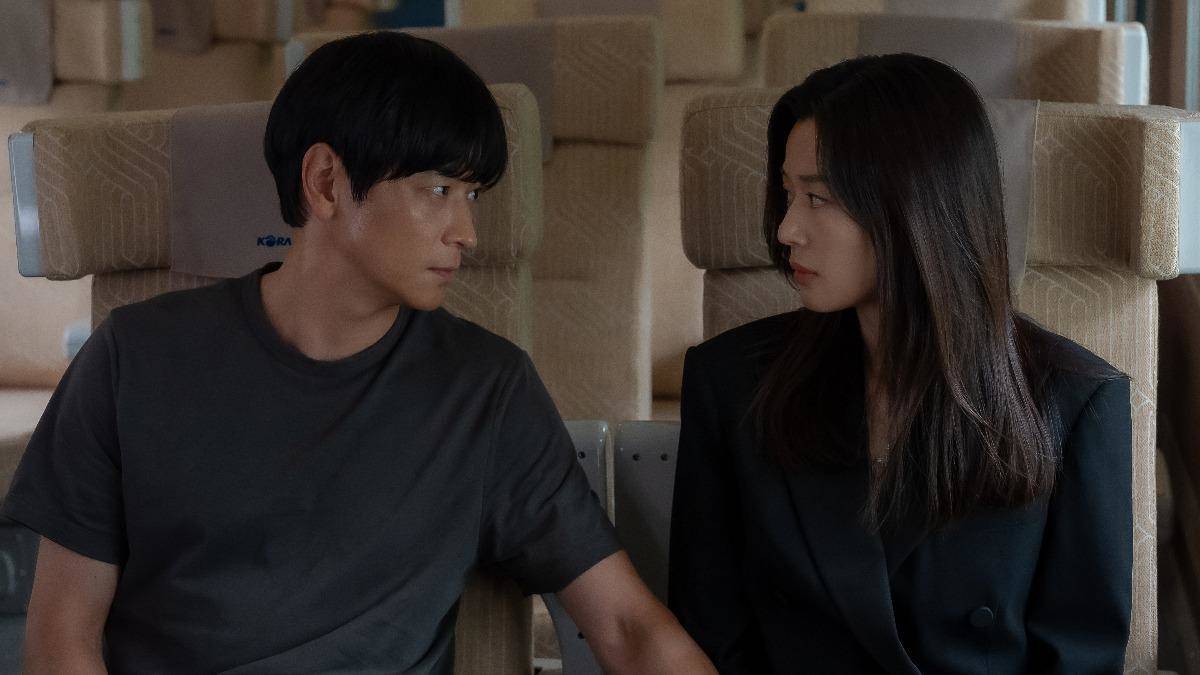 全智賢《暴風圈》開播爆好評！街頭情侶吵架影片原來「是宣傳」 | TVBS | LINE TODAY