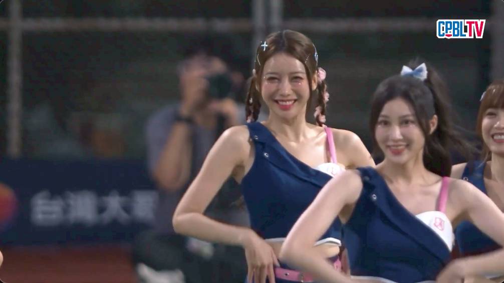 主場瞬間沸騰！Fubon Angels 開場舞力全開（08/26 台鋼 VS 富邦） | 中華職棒 | LINE TODAY