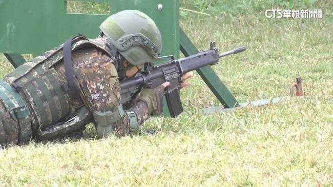 成功嶺新兵打靶 T91子彈擊中左臉.左眼球重傷搶救 | 華視新聞 | LINE TODAY