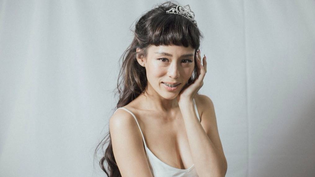 ชีวิตลิขิตเองของ เฟิรสท์ - ธัญชนก จากกองประกวดสู่กองละครกับฝันต่อไปของเธอ | ThisAble.me | LINE TODAY