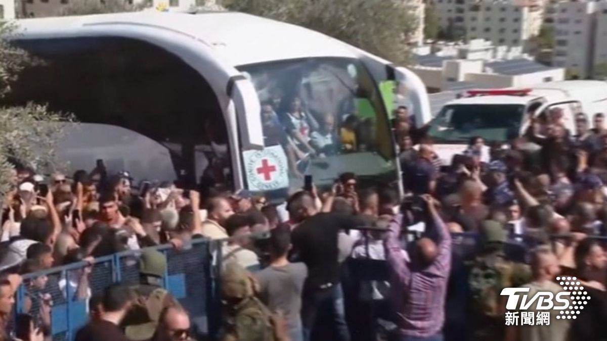 巴勒斯坦1700名囚犯返家 川普：痛苦噩夢結束了 | TVBS | LINE TODAY