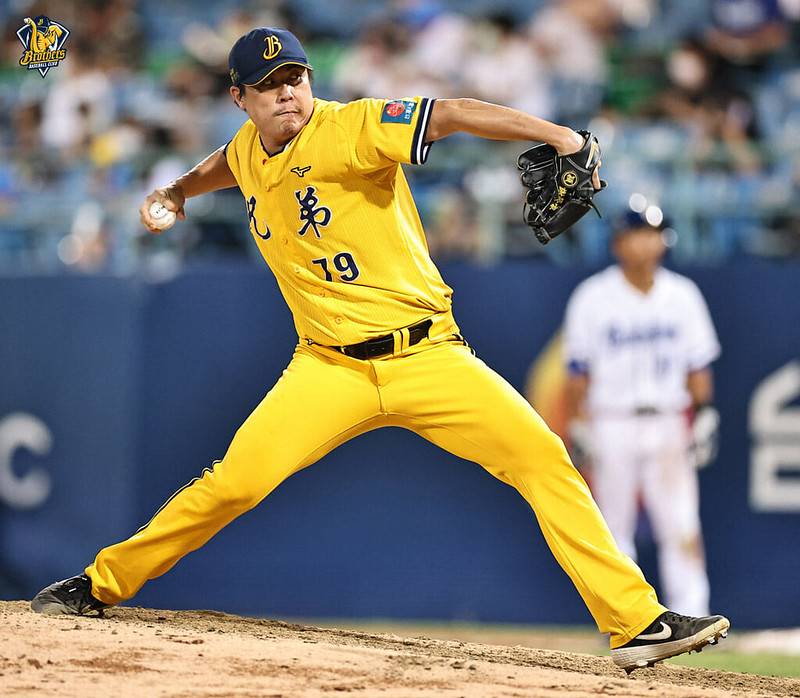 中信兄弟》高中生開放選秀同年加盟的業餘投手 謝榮豪靠平淡生存第12年 | TSNA | LINE TODAY