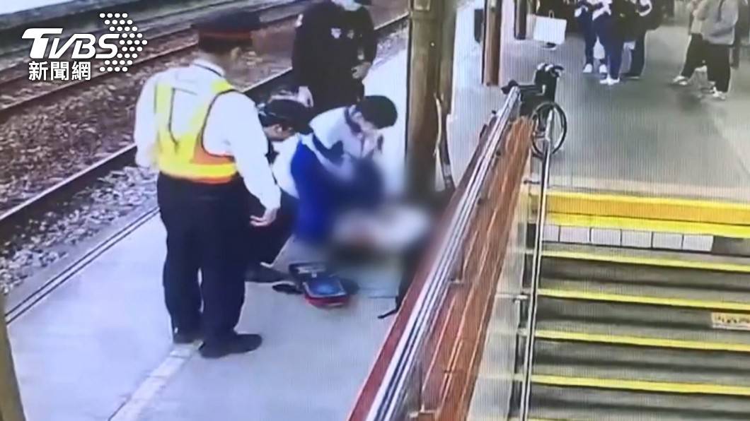 「有人暈倒了」高二生衝月台！CPR救回8旬翁 | TVBS | LINE TODAY