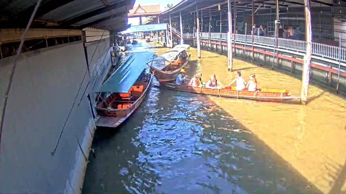 กรมเจ้าท่าสั่งพักใบอนุญาติ คนขับเรือเครื่องที่ชนเรือพายในตลาดน้ำ 3 เดือน | 77kaoded | LINE TODAY