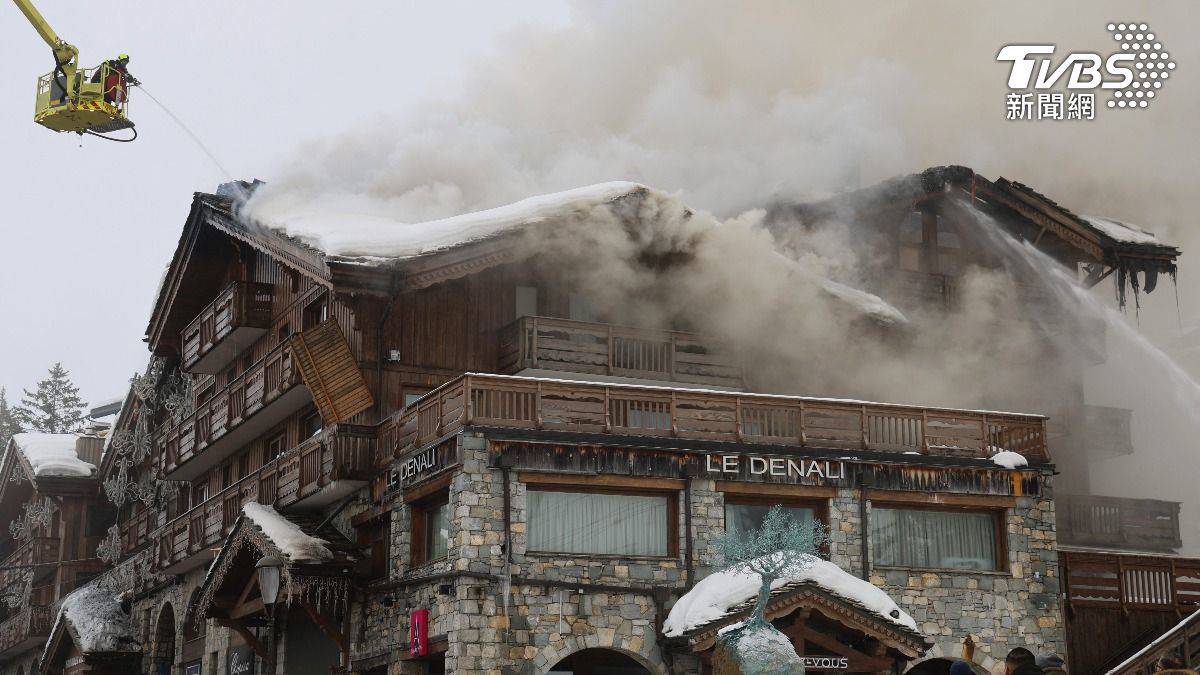 法滑雪勝地五星飯店竄惡火！木造外牆助燃 近200遊客摸黑逃生 | TVBS | LINE TODAY
