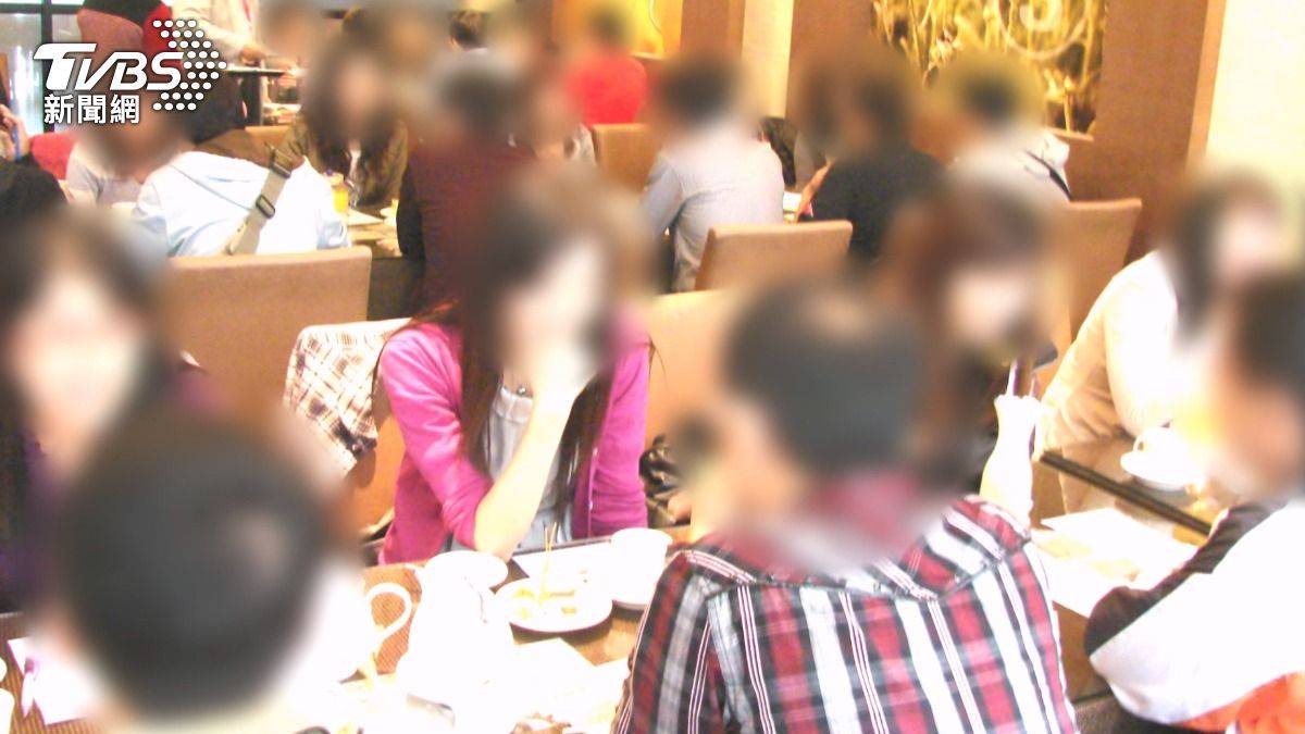 老董「三兒薪水全上繳」 婚禮日「連本帶利歸還再送房」 | TVBS | LINE TODAY