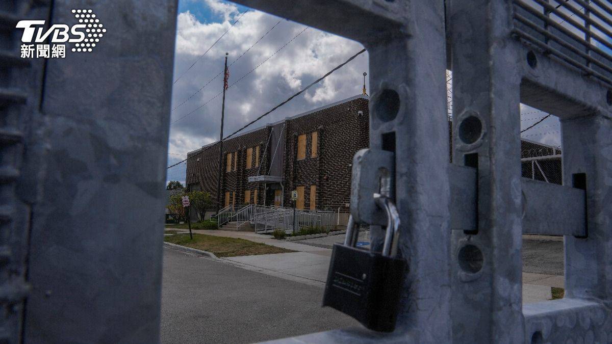 瞄錯人？ 槍手狙擊德州移民局 1非法移民遇害、ICE官員無傷 | TVBS | LINE TODAY