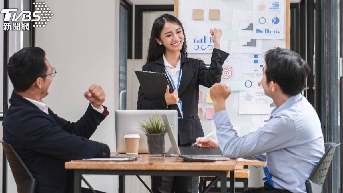 2025「下半年轉運」！專家點名4星座 擺脫困境、機會來了 | TVBS | LINE TODAY