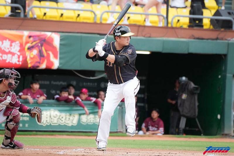 中職》胡金龍1000場出賽第10人 林子豪轟斷李振昌21場無失分紀錄 | TSNA | LINE TODAY