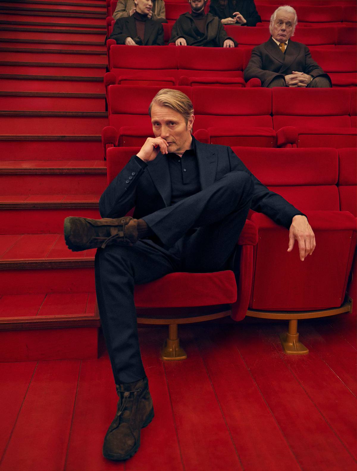 義大利高奢品牌 Zegna 釋出 2025 全新冬季系列形象照，全球代言人「拔叔」 Mads Mikkelsen 親身演繹！ | GQ ...