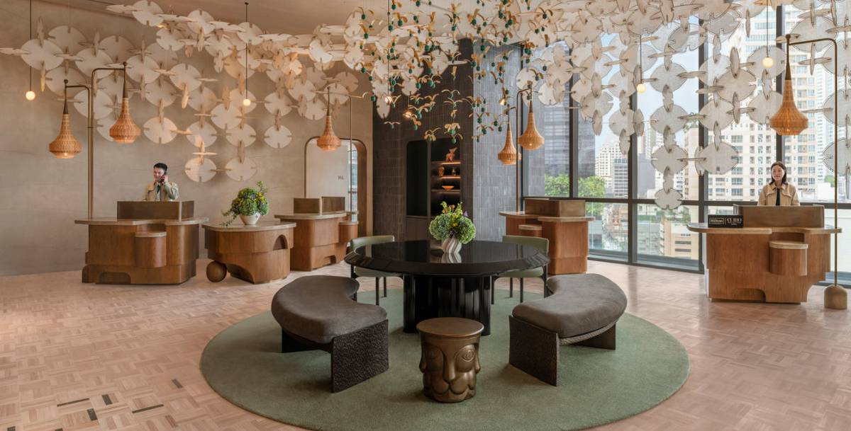 เช็กอิน KROMO Bangkok, Curio Collection by Hilton พิพิธภัณฑ์ศิลปะที่มี ...