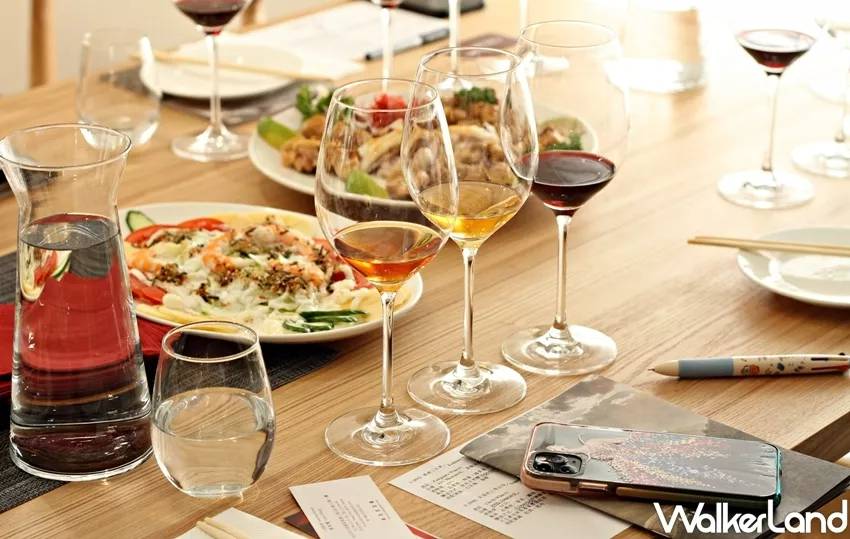 品酒從認識酒品開始！冷戰時期蘇聯外交國宴用酒「高加索酒」華麗登台，採八千年古法陶甕釀製、每一口都喝的到「歷史的價值」，現在開喝。 | WalkerLand 窩客島 | LINE TODAY