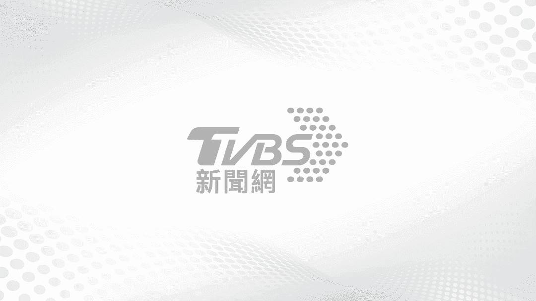 颱風假一出！台中KTV「1小時內爆滿」 民眾謝盧媽跑K唱歌 | TVBS | LINE TODAY