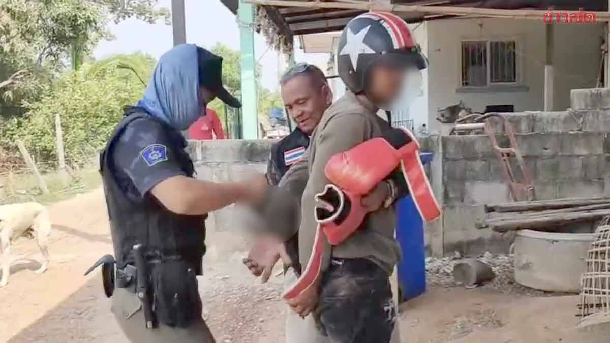 ลูกโทนเทวดา ขอเงินแม่ไปซื้อยาไม่ได้ อาละวาดพังบ้านเละ ใส่นวมจะซัดตำรวจ | Khaosod | LINE TODAY