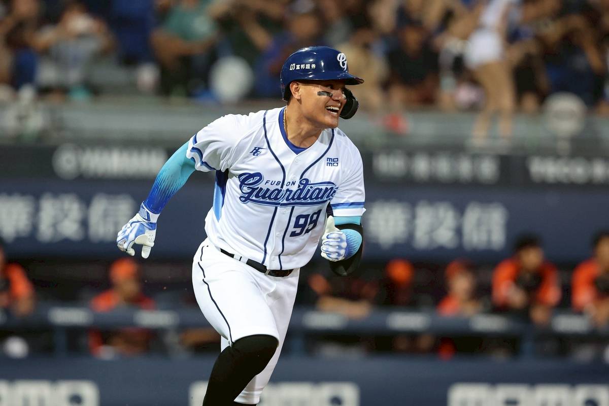 富邦悍將》張育成今改守游擊、從4棒換到3棒 鋒總看他守備：很自在、輕鬆 | TSNA | LINE TODAY