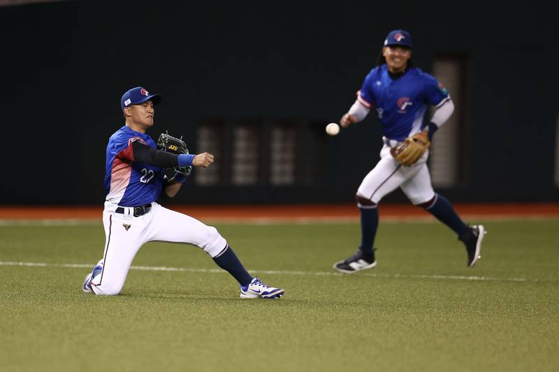 WBCQ台灣美技守備封鎖南非奪首勝（1）(圖) | 中央通訊社 | LINE TODAY