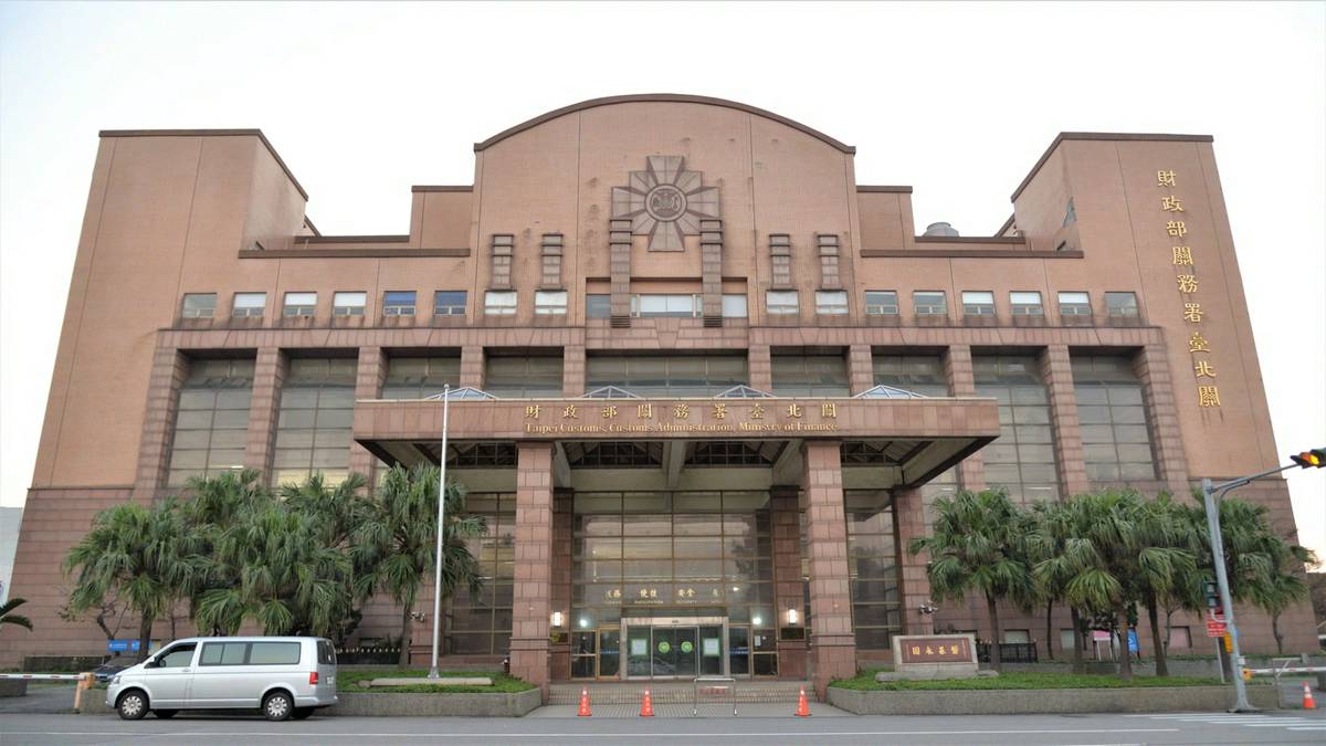 海關人員性騷空姐還威脅「下機單獨檢查」 台北關回應了 | 上報 | LINE TODAY