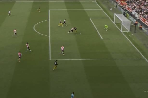 DOGSO ชัดๆ! อดีตบอส PGMOL ยัน 'คอลลินส์' ต้องแดงเท่านั้น | Soccersuck | LINE TODAY