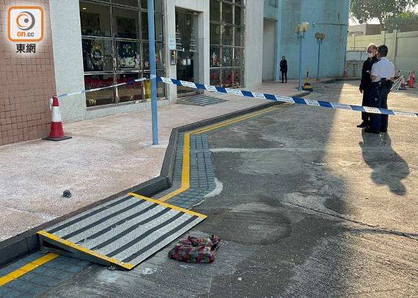 屯門屋苑扑頭賊圖搶銀包事敗逃遁 男事主頭傷送院 | on.cc 東網 | LINE TODAY