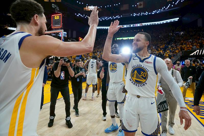NBA》Curry談Thompson：「先是朋友，其次是隊友，我愛他」 | TSNA | LINE TODAY