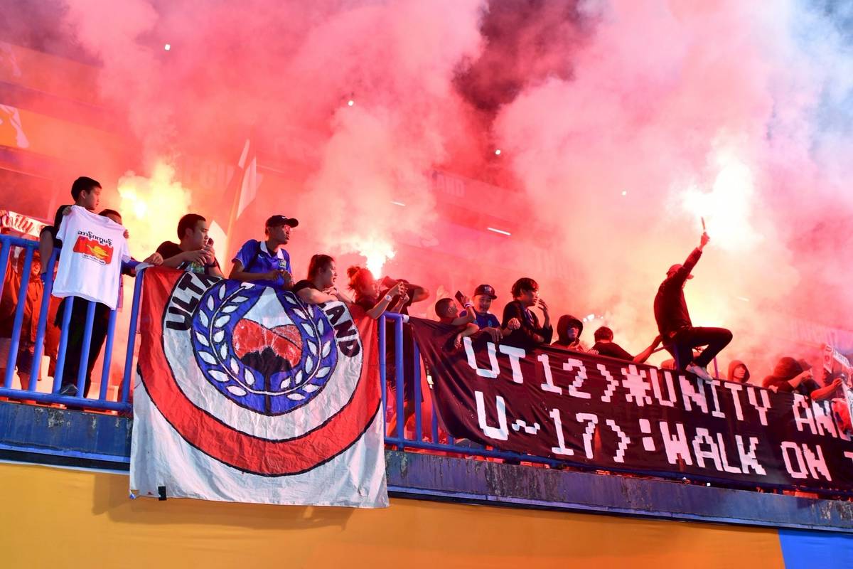 รวบรวมหลักฐาน! “สมยศ” ลั่นเตรียมดำเนินคดีขั้นสูงสุดมือจุดพลุเกม U17 | Soccersuck | LINE TODAY