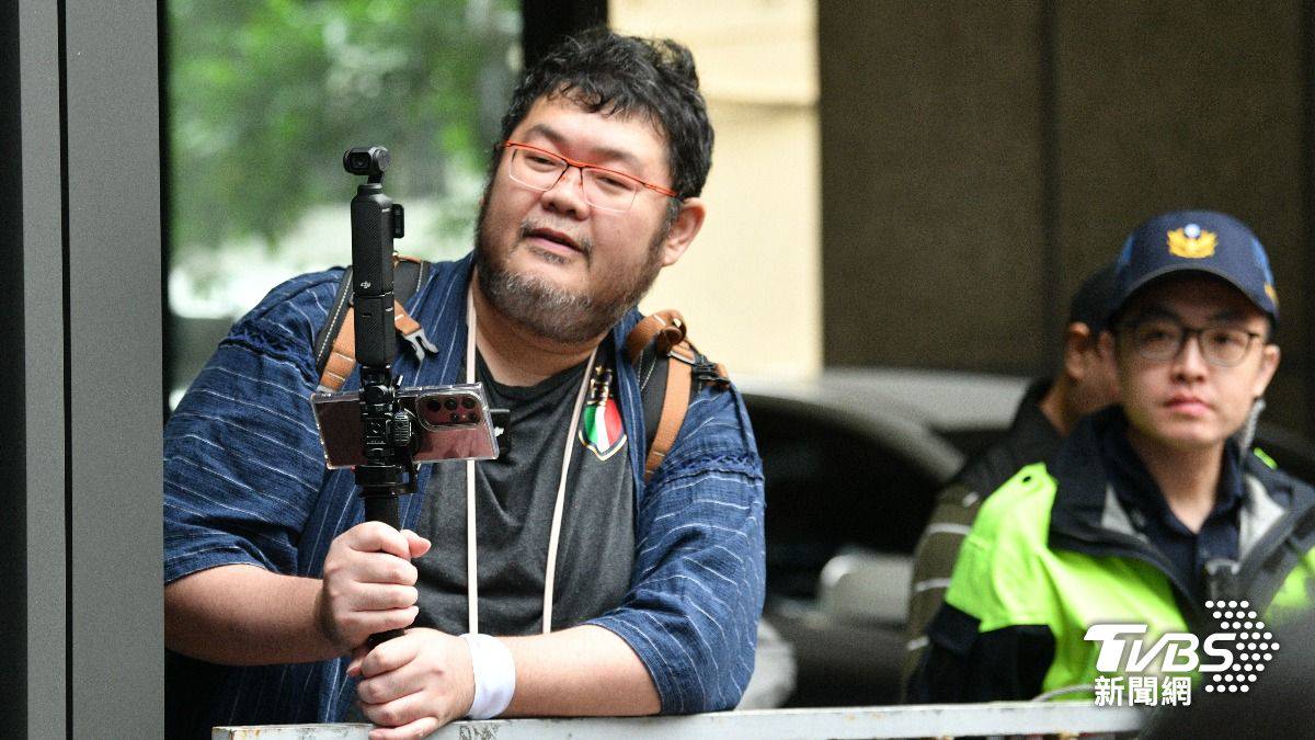 民眾黨號召遊行反霸凌 四叉貓現身嘆「被小草肢體和言語霸凌」 | TVBS | LINE TODAY