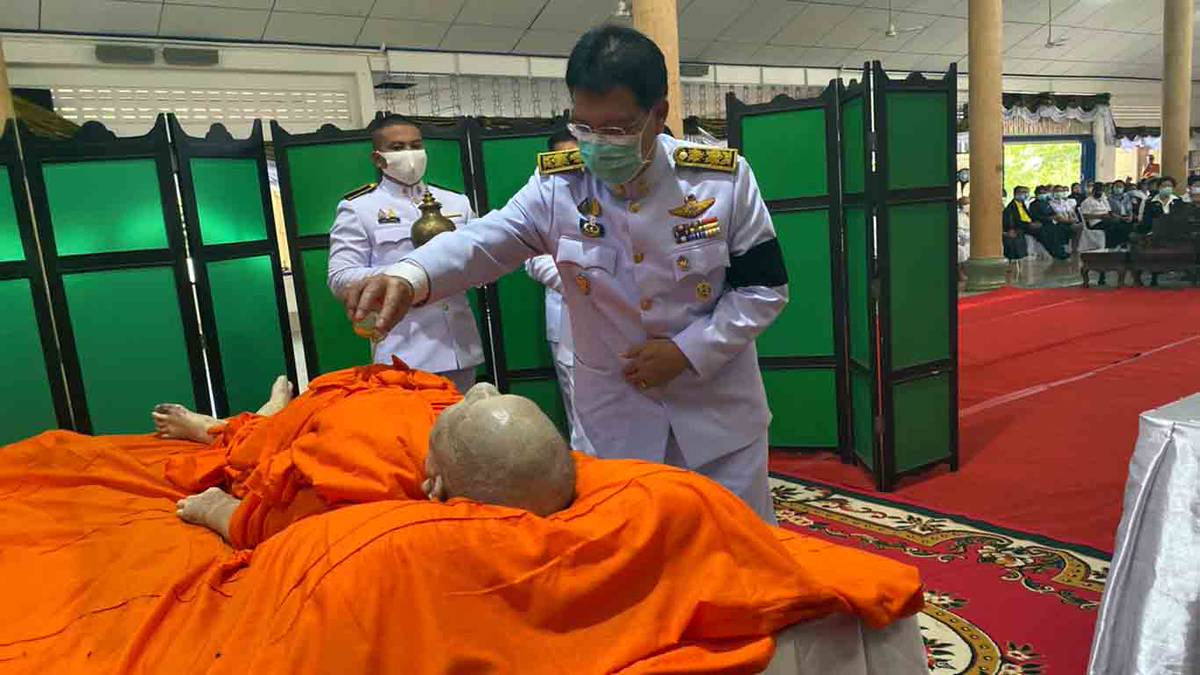 พระราชทานน้ำหลวงอาบศพพระราชธรรมภาณี เจ้าอาวาสวัดสระแก้ว | 77kaoded | LINE TODAY