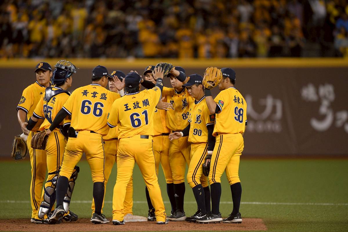 中信兄弟》影／5局關鍵守備卻讓江坤宇遲疑一下 平野惠一說原因 | TSNA | LINE TODAY