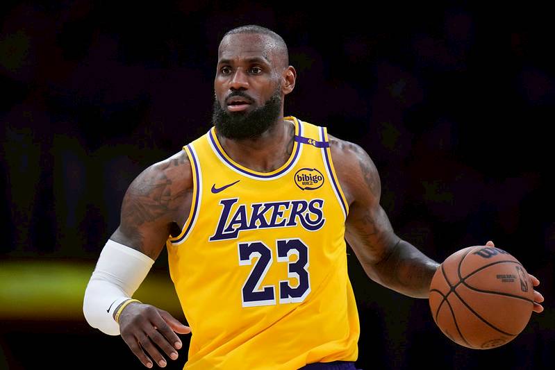 NBA》LeBron另2大隨從 手機、通訊紀錄被聯盟收走 | TSNA | LINE TODAY