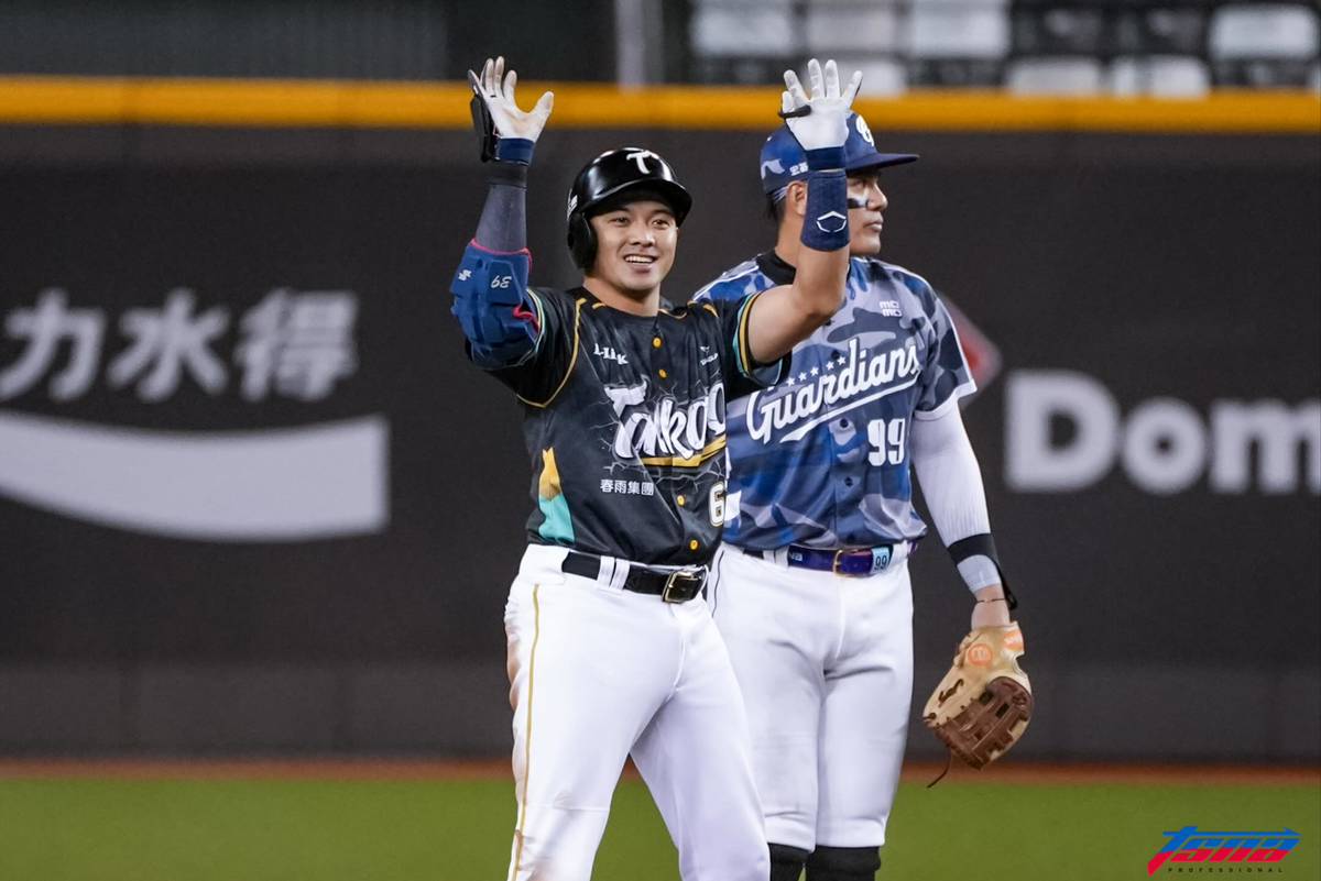 台鋼雄鷹》念書、打職棒在日本住15年 吳念庭細談辛苦與成就感 | TSNA | LINE TODAY