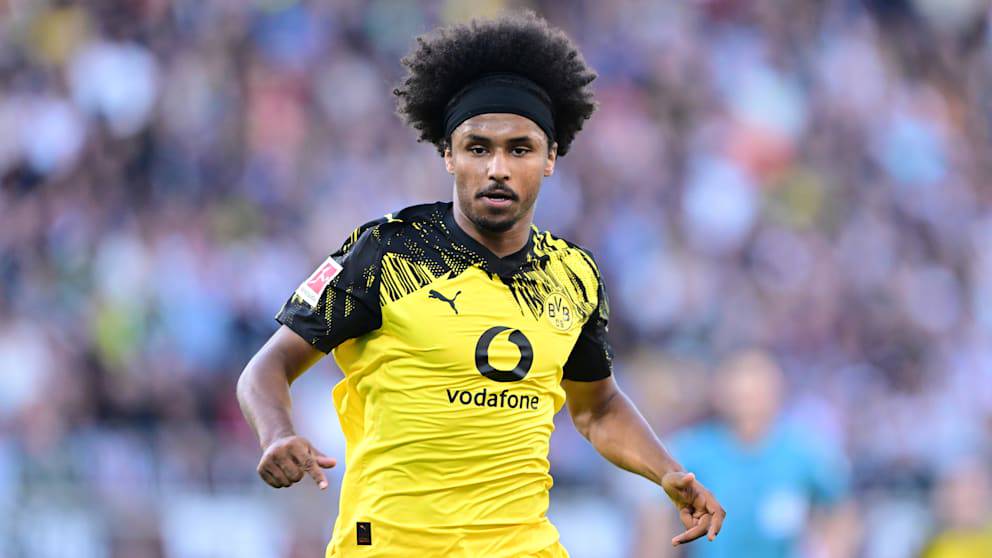 สื่อโหม..เอเยนต์ 'อเดเยมี่' เริ่มเจรจาตรง 'ผี-งู' | Soccersuck | LINE TODAY