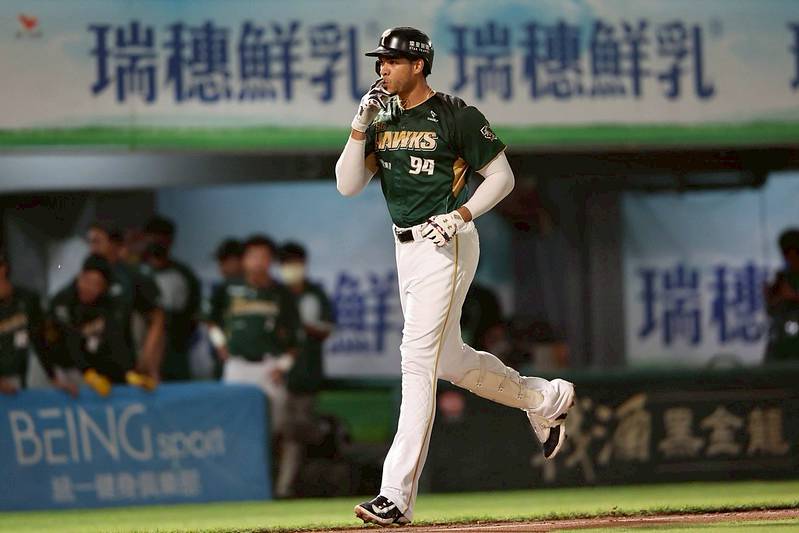 台鋼雄鷹》滿貫轟潘威倫後兩次敬遠 魔鷹：知道對方策略 | TSNA | LINE TODAY