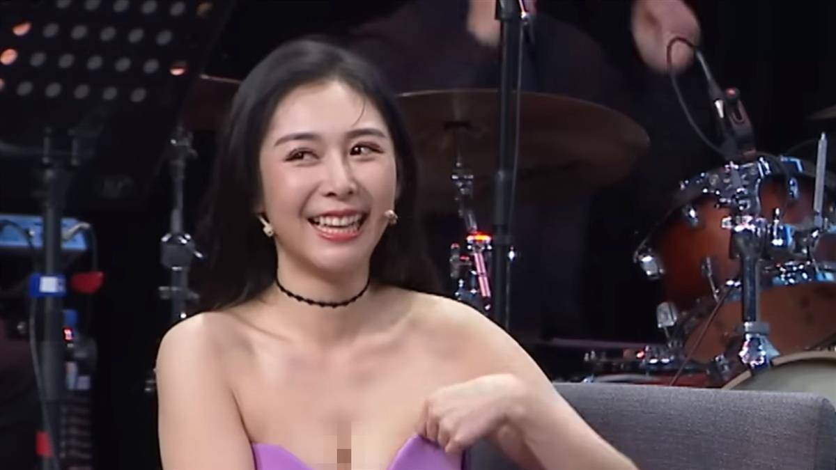 Albee主持《夜夜秀》滑下來！ 伸手急拉156萬人朝聖 | EBC 東森新聞 | LINE TODAY