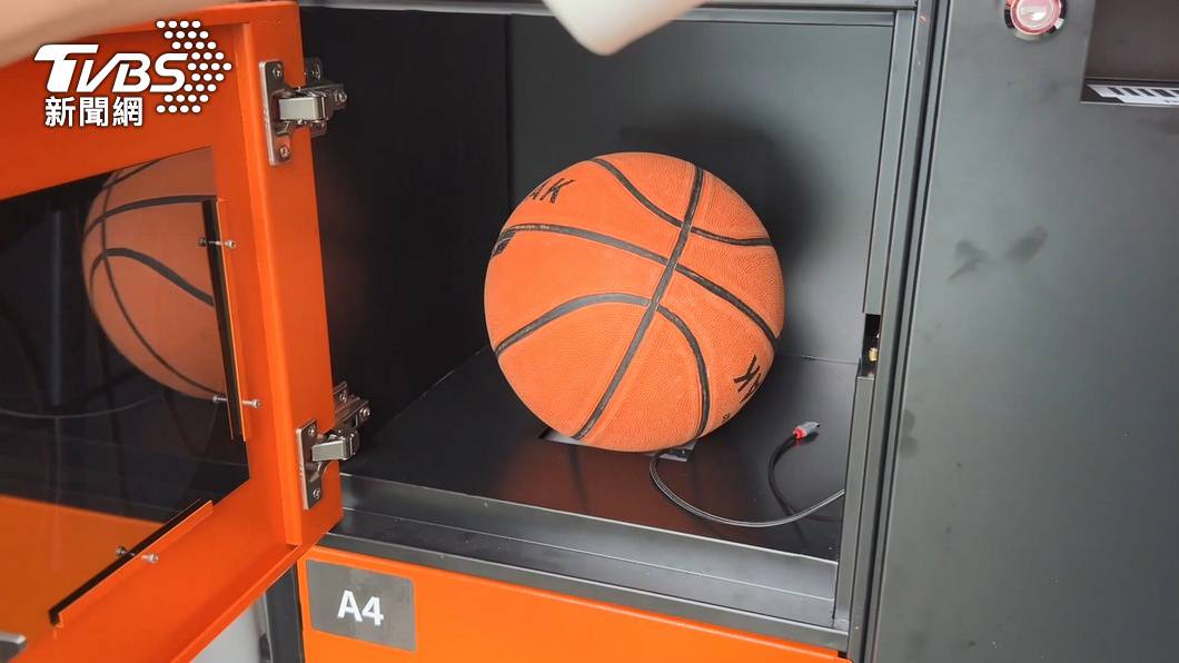 嘸球怎打？臺大「籃球機」供租 半小時最貴$50 | TVBS | LINE TODAY