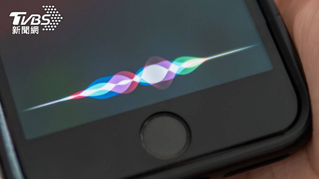 Siri讀訊息「突變聲接話」！她秒打冷顫 看手機嚇：根本沒開 | TVBS | LINE TODAY