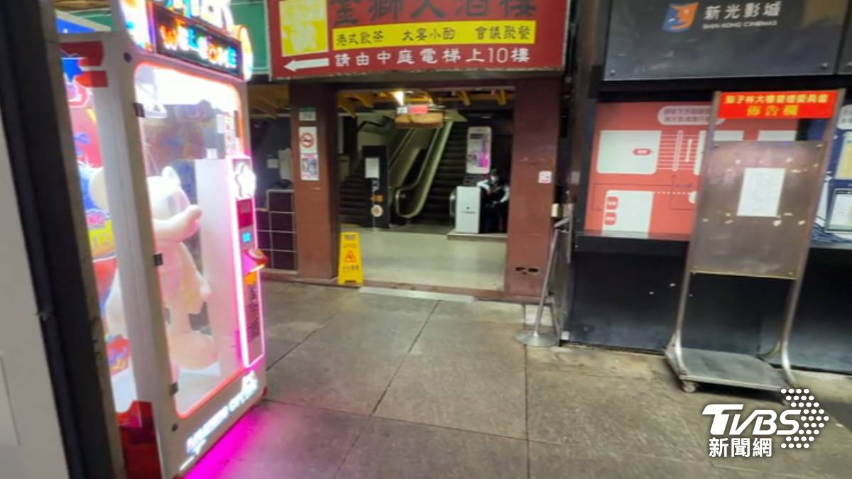 獅子林大樓「24小時開門」成治安隱憂！通訊行頻遭竊 青少年聚集持刀互砍 | TVBS | LINE TODAY