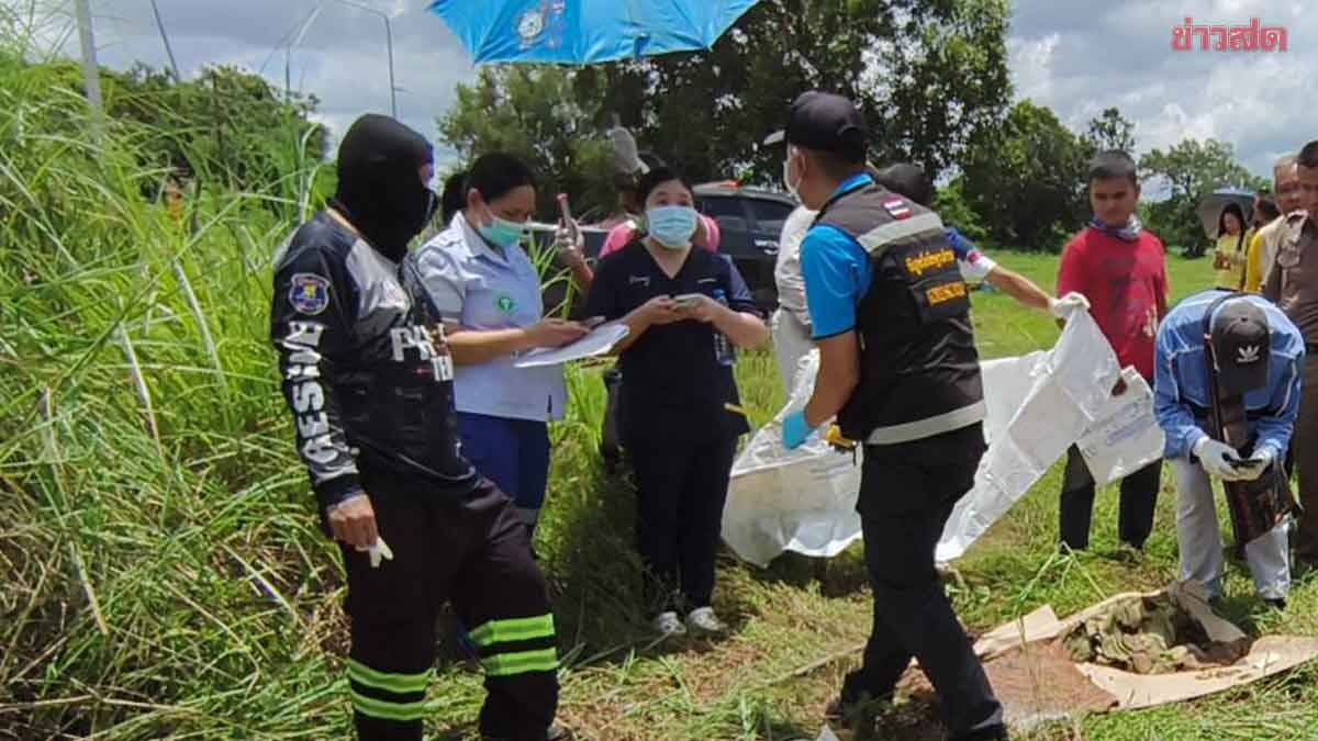 ชาวบ้านพากันขนลุก เจอคนแก่ถือไม้เท้านั่งหนาวสั่นข้างทาง เช้ามาเจอโครงกระดูกในพงหญ้า | Khaosod ...