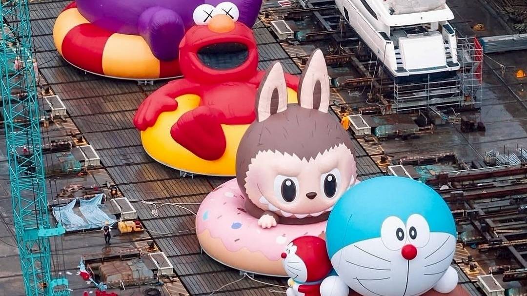 萌度衝擊世界的香港維港海上大巡遊10月出發！必追4大充氣雕塑多啦A夢、Labubu、KAWS x 芝麻街、滑嘟嘟（奶昔大哥） | MEOW ...