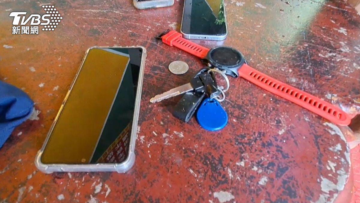 外木山玩SUP掉手機！沉大海3天出現奇蹟 靠定位手錶找回 | TVBS | LINE TODAY