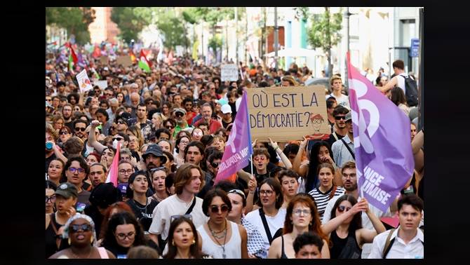 ประธานาธิบดีมาครง ชี้แจงกรณีตั้งนักการเมืองสายกลาง-ขวาจัดเป็นนายกฯคนใหม่ | JS100 | LINE TODAY