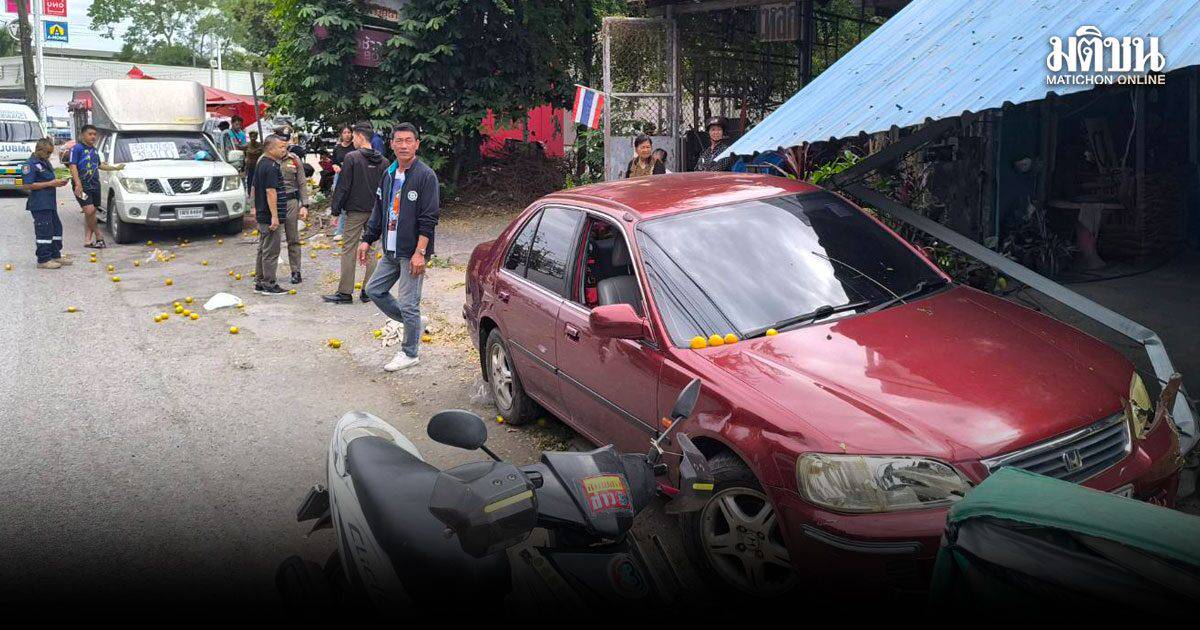 สาวจอดเก๋งแวะซื้อส้ม เกียร์ค้างพุ่งชนจยย.-กระบะ แม่ค้าเจ็บ 1 | MATICHON ONLINE | LINE TODAY