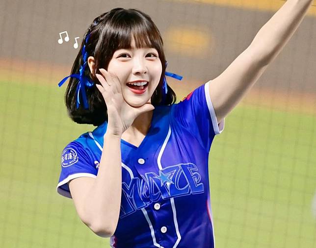 啦啦隊身分最後一舞獻給WBCQ！籃籃爆哭曝心聲：加入應援團非常幸福 | 新頭殼 | LINE TODAY