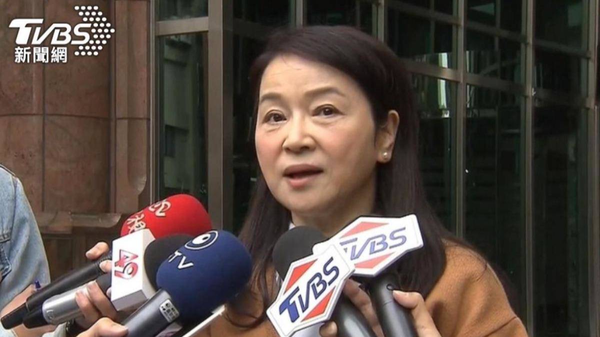 再批邱泰源「油膩膩、拍馬屁」 周玉蔻轟：不適任已是共識 | TVBS | LINE TODAY