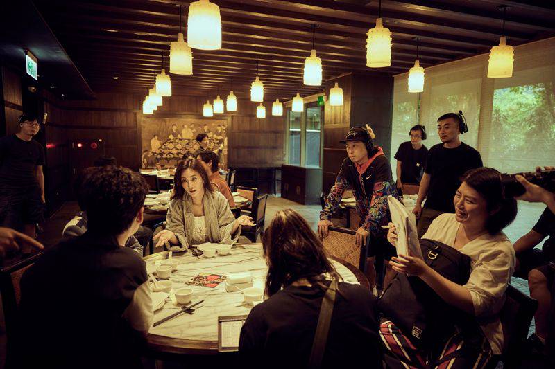 【女星的藝界人生番外篇】記者會兩度淚崩 曾莞婷拍攝現場眼神死令人心疼 | 鏡週刊 | LINE TODAY