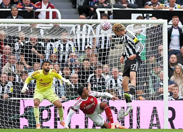 เลสสับ 'กาเบรียล' ล้มง่ายเกินประตูนำสาลิกา | Soccersuck | LINE TODAY