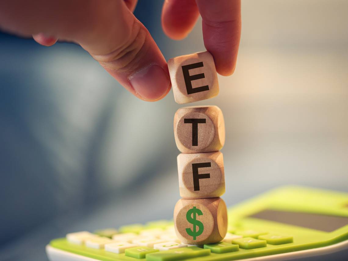 高股息ETF怕買貴？這五檔還有甜甜價！搞懂左右側交易，就會知道0056買在36元不算貴 | 今周刊 | LINE TODAY