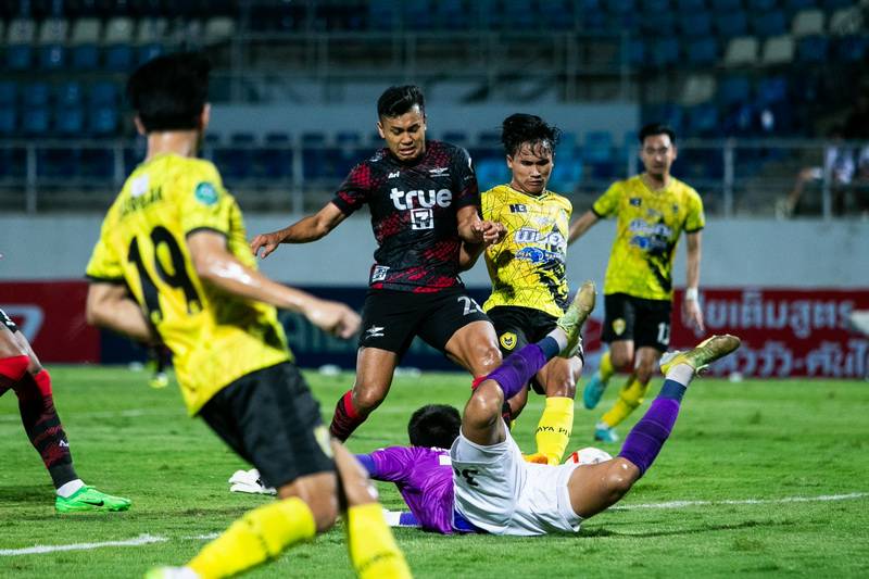 "โมต้า" กดเบิ้ล" "แข้งเทพ" จัดหนัก "จิ้งจอกอีสาน" 5-0 ทะลุชิงถ้วยช้าง | Soccersuck | LINE TODAY