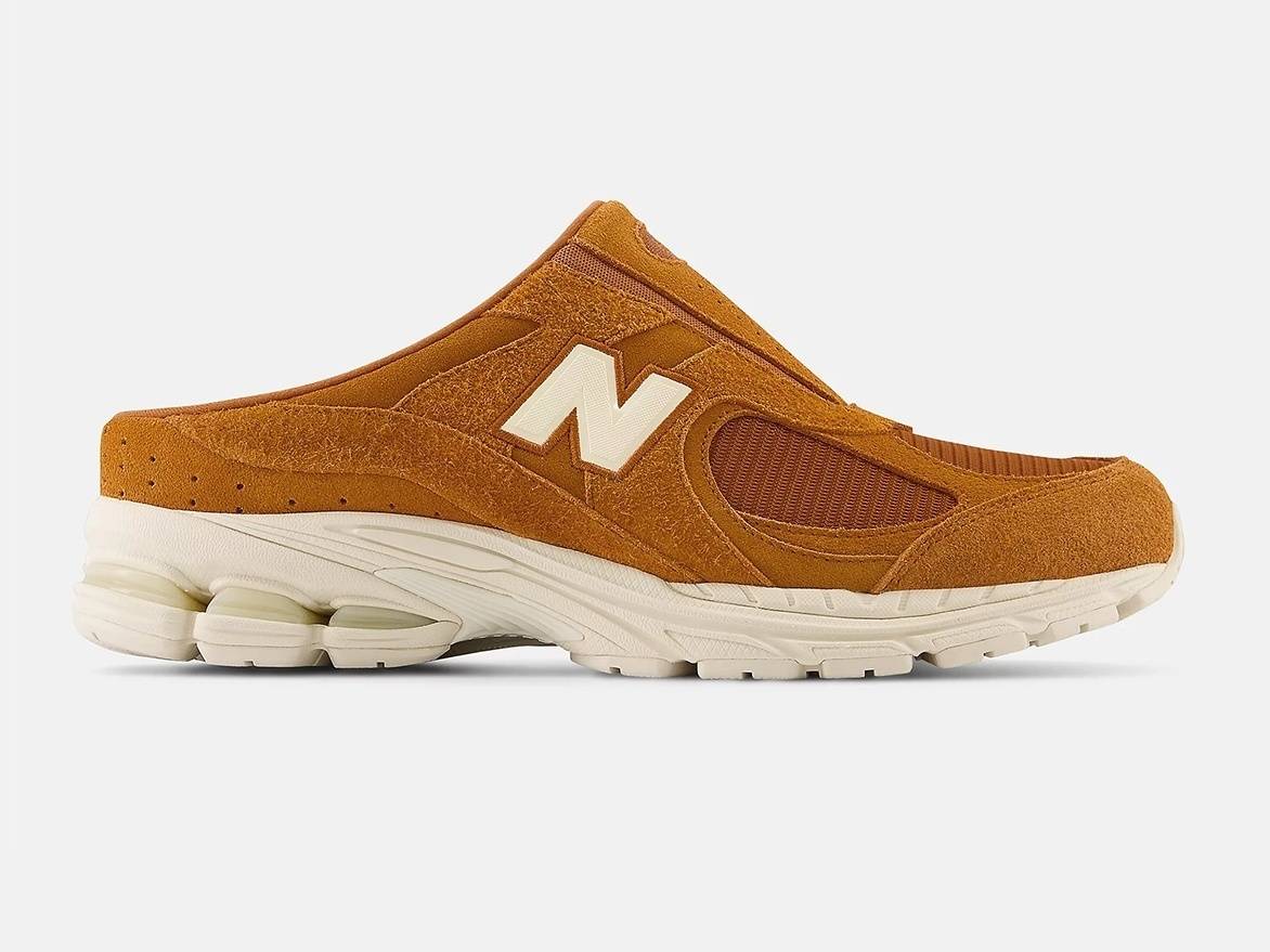 New Balance 2002R Mule 系列多款配色即將登場，涼拖鞋戰爭一觸即發！ | JUKSY街星 | LINE TODAY